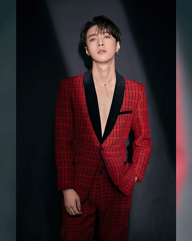 Exo Lay Sweeps Chinese Year-End Awards, 'This Year's Best Singer'