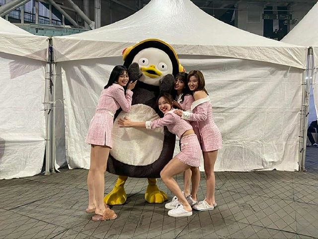 TWICE Posted A Photo With Pengsoo