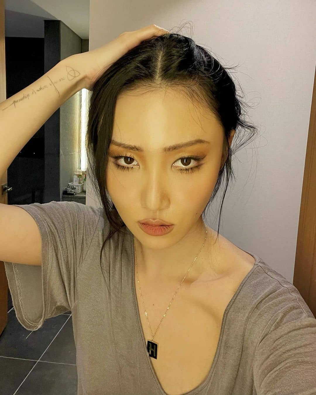 MAMAMOO Hwasa Proves She's a 'Sexy Queen' in New Set of Photos