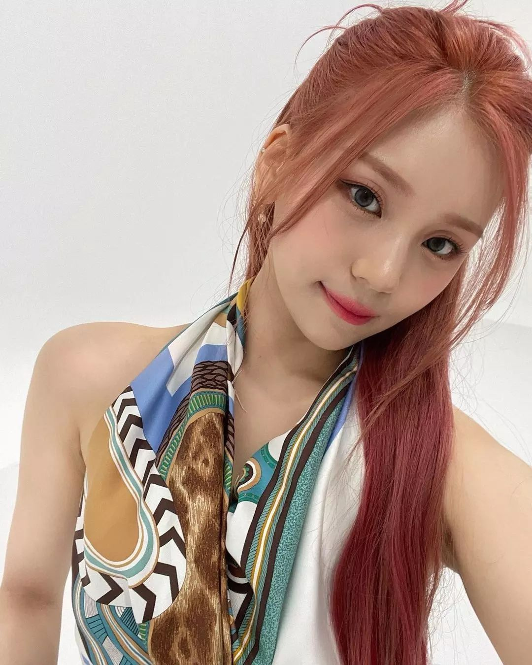 Viviz Umji Boasts Visuals In New Sns Photos