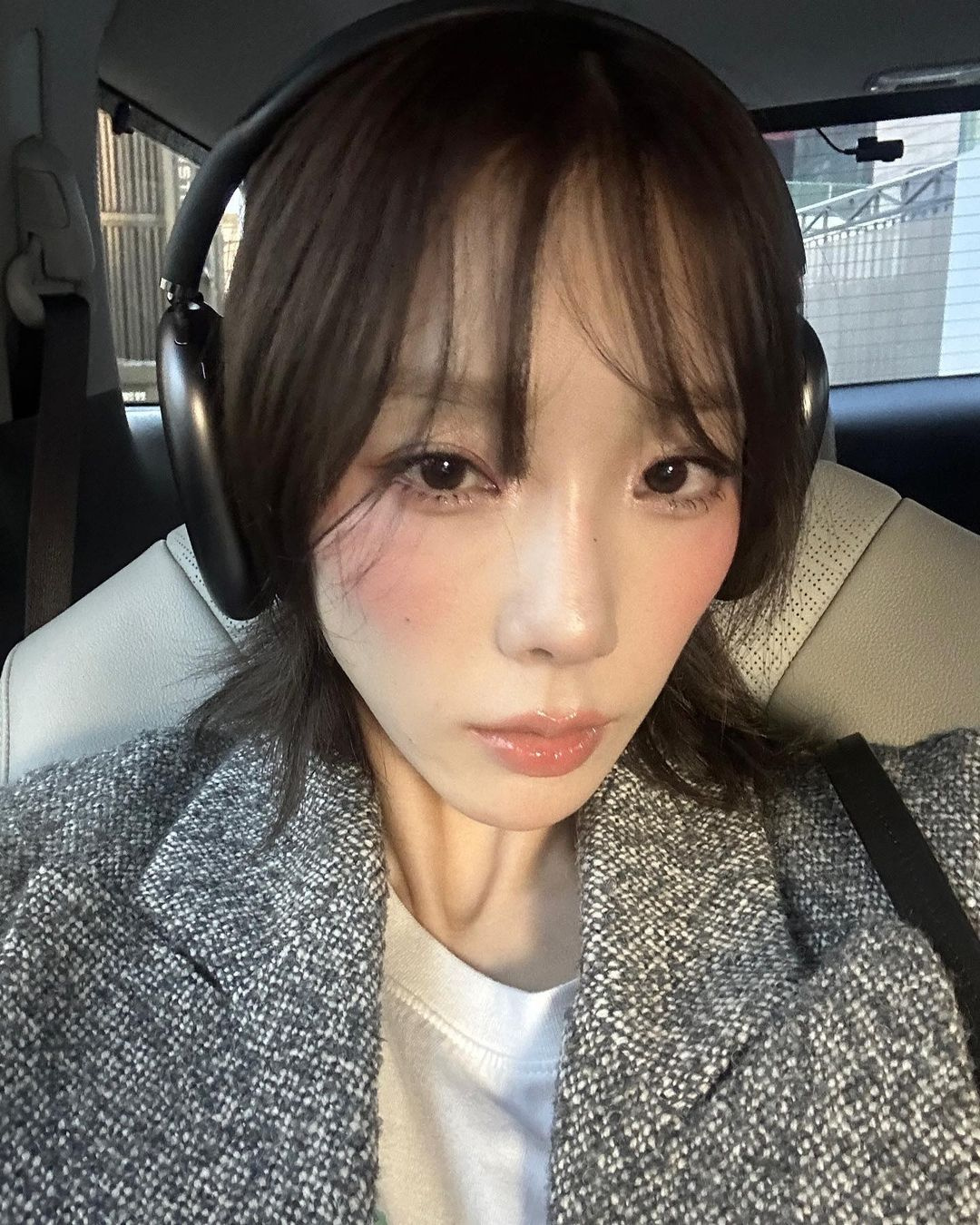 Girls' Generation Taeyeon Flaunts Charming New Selfies