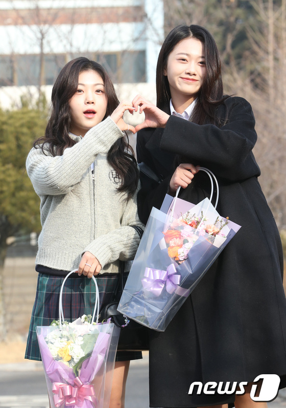 CLASS:y Ri Won, Ji Min Graduate From Middle School