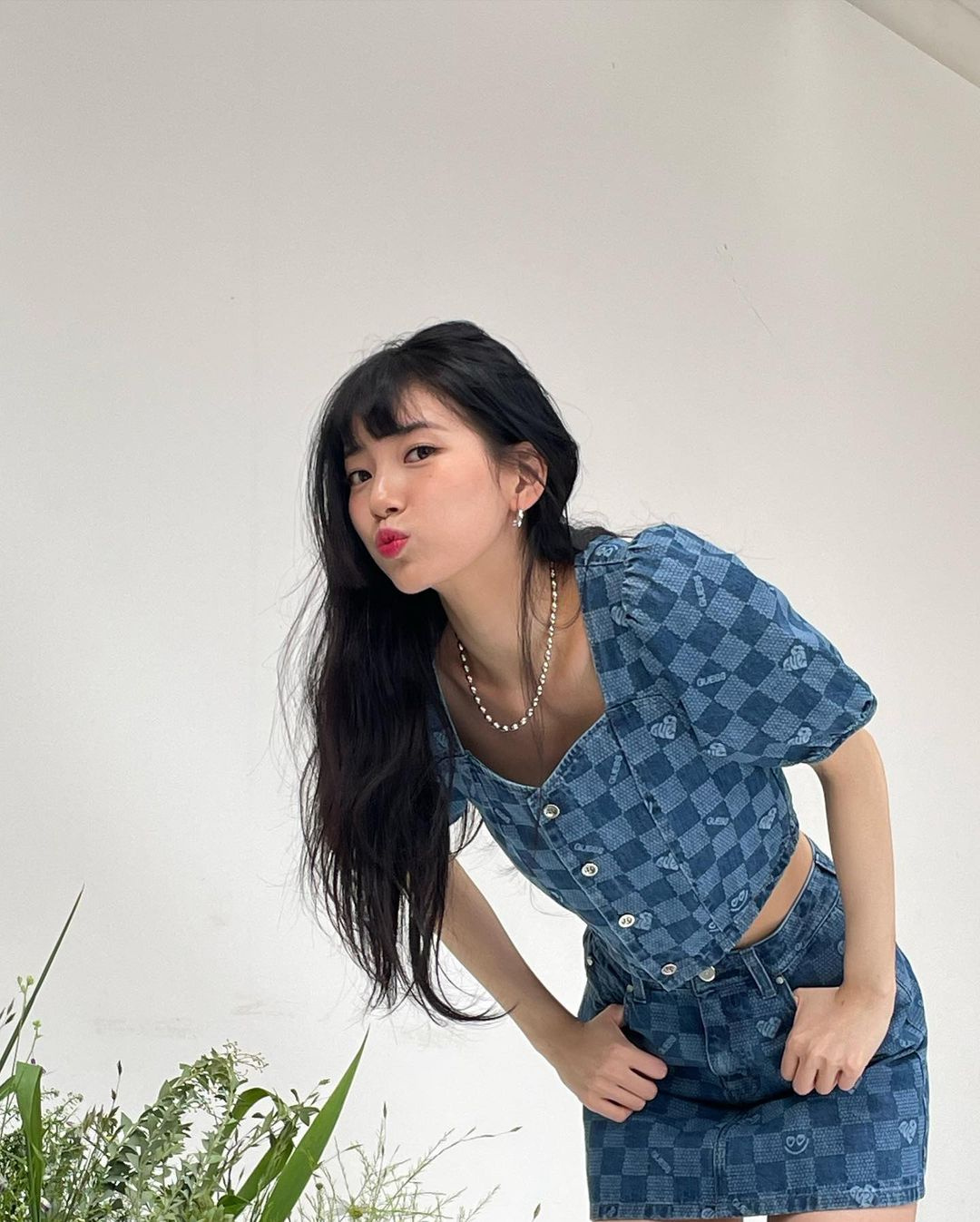 Suzy Flaunts 'Spring Fairy'-Like Beauty in New Photos