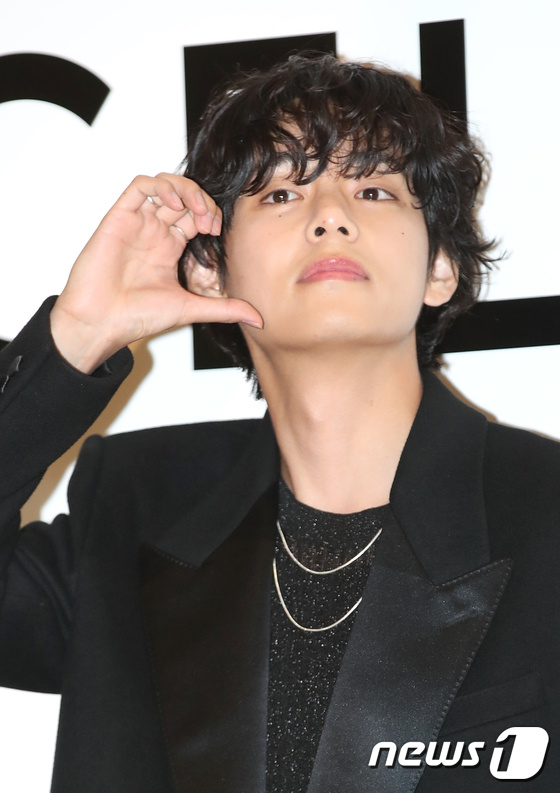 BTS V Strikes Adorable Poses At CELINE Event