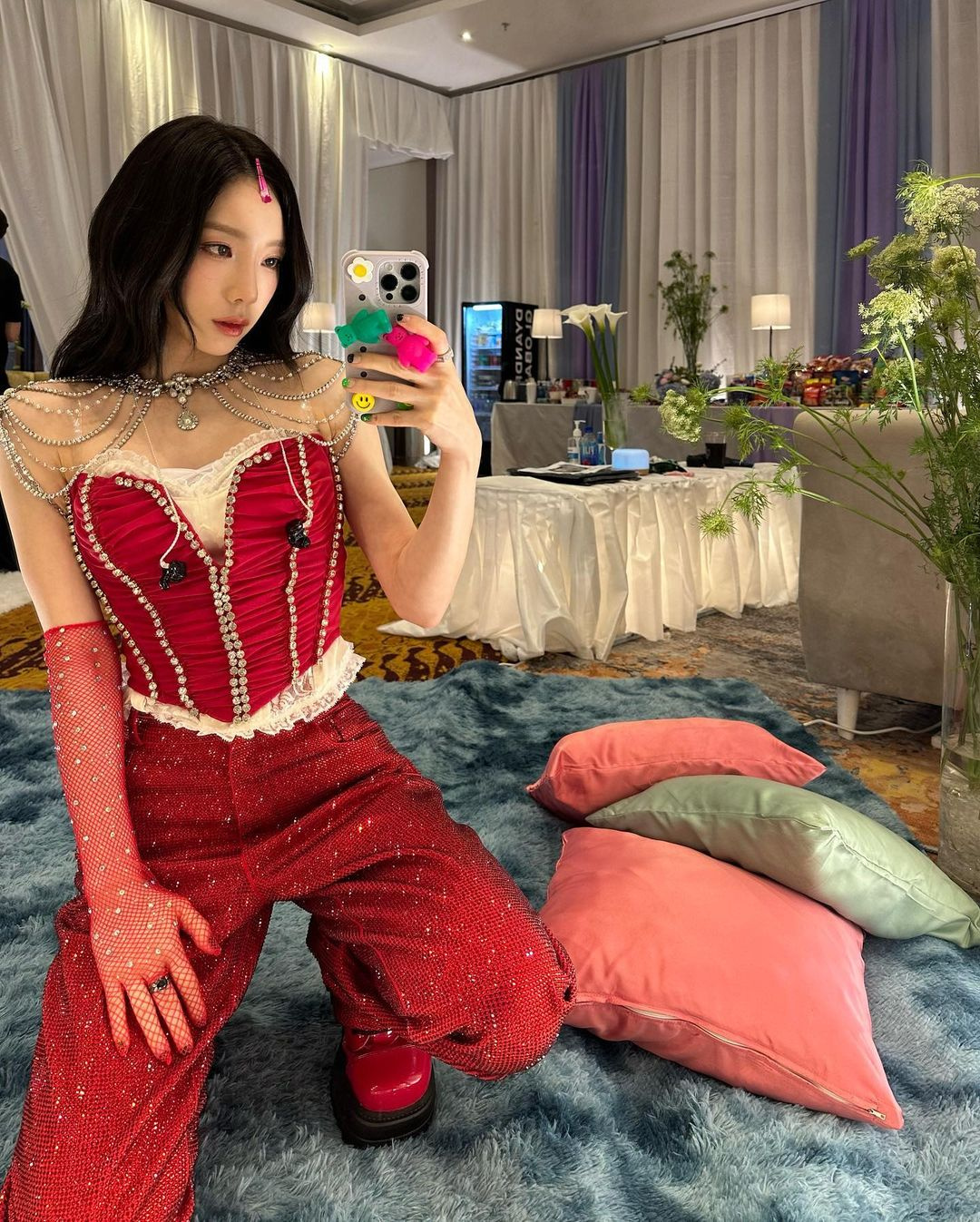 SNSD Taeyeon Stuns in Red