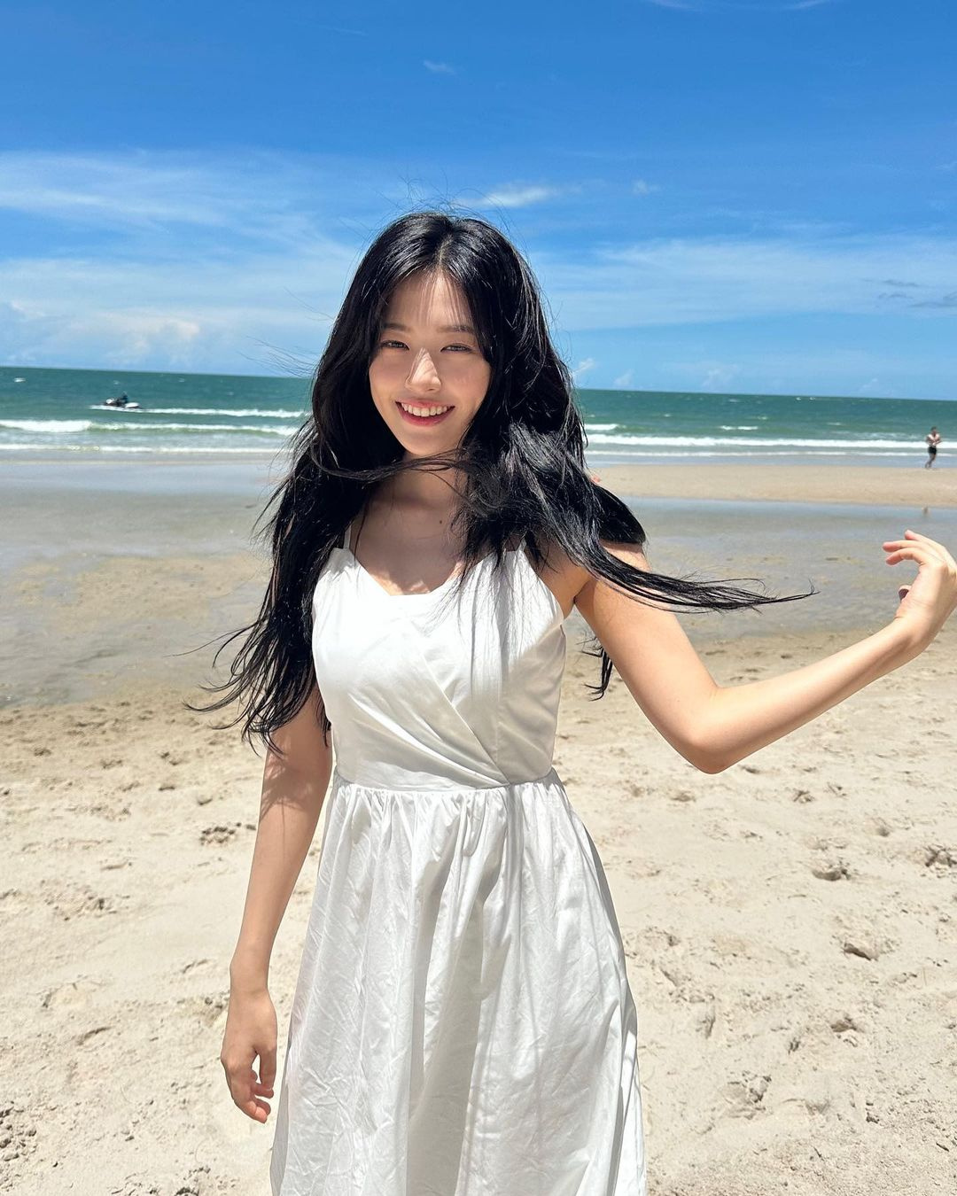 IVE Yujin Flaunts Mermaid-like Charm in New Photos