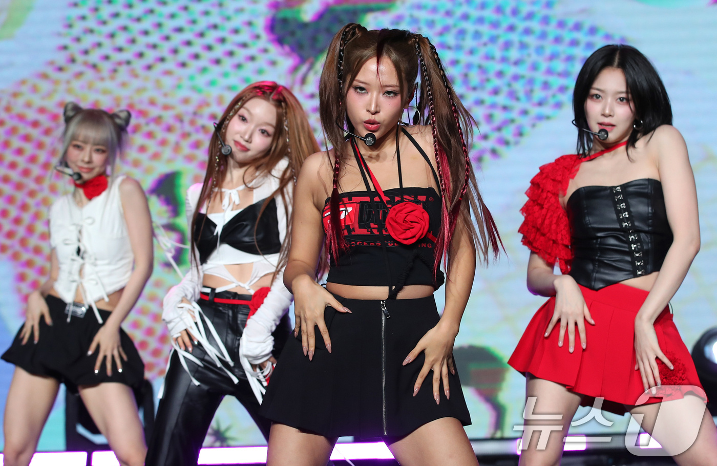 Loossemble Unveils 'TTYL' at Album Showcase [PHOTOSLIDE]